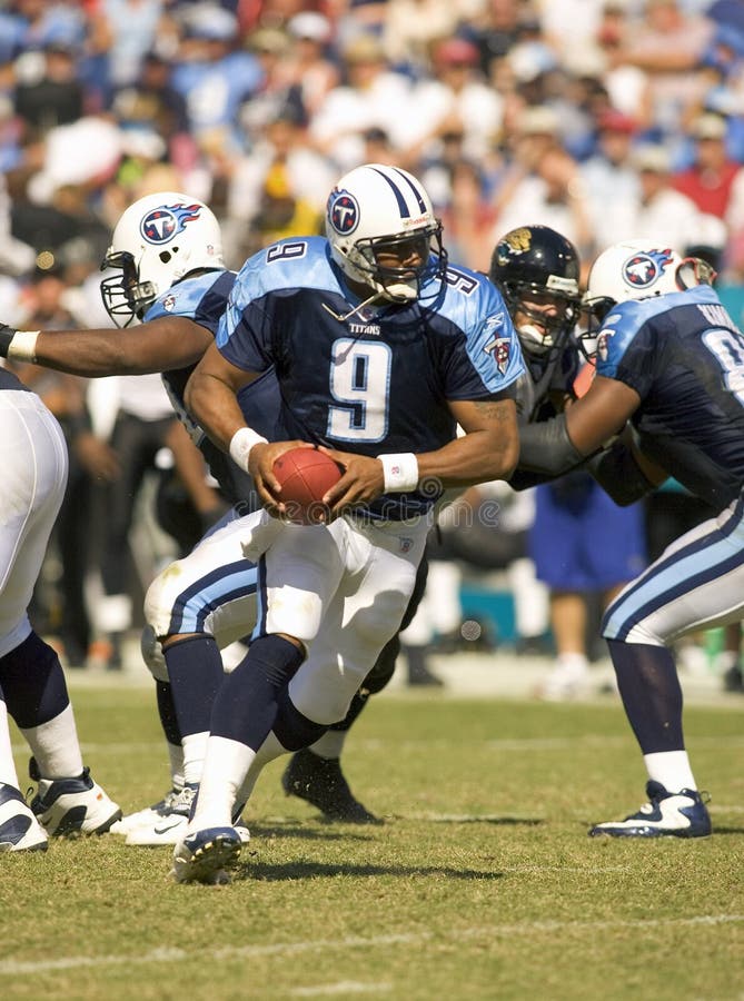 Quarterback Tom Brady editorial photography. Image of taking - 26130442