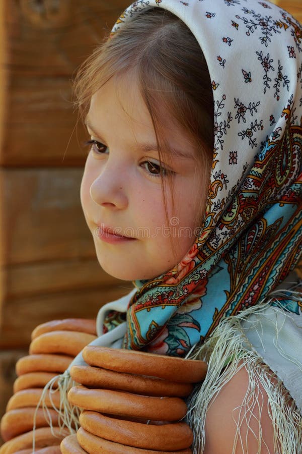Niña rusa tradicional imagen de archivo. Imagen de coma - 44076339