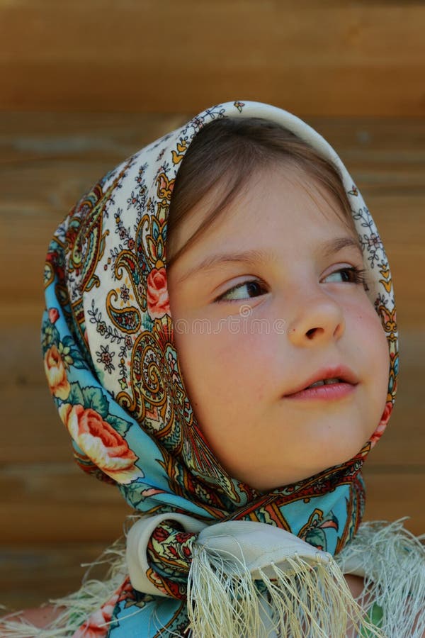 Niña rusa tradicional imagen de archivo. Imagen de alegre - 44076309