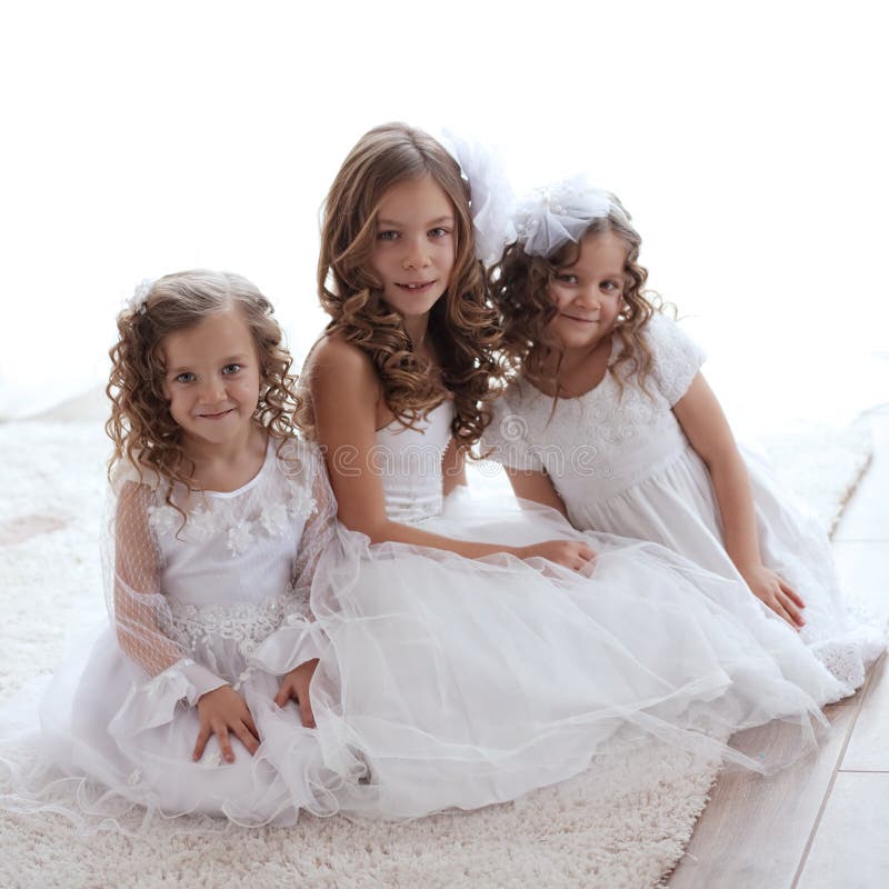 Niñas imagen de archivo. Imagen de hermoso, vacaciones - 39888561