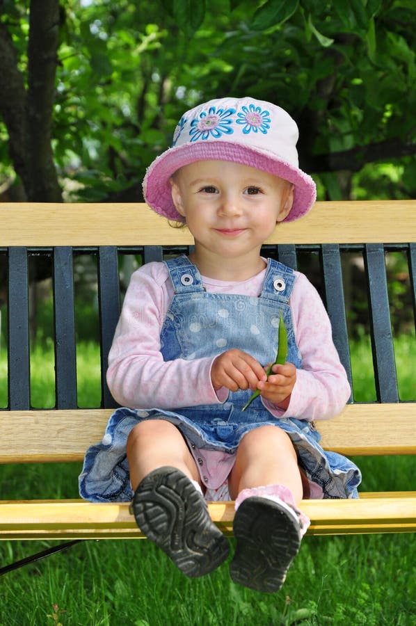 Niño cómodo del bebé foto de archivo. Imagen de comer - 19915172