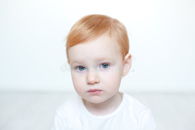 Niño hermoso del pelirrojo imagen de archivo. Imagen de muchacha ...