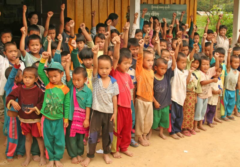 Niños en escuela fotografía editorial. Imagen de cante - 4257412
