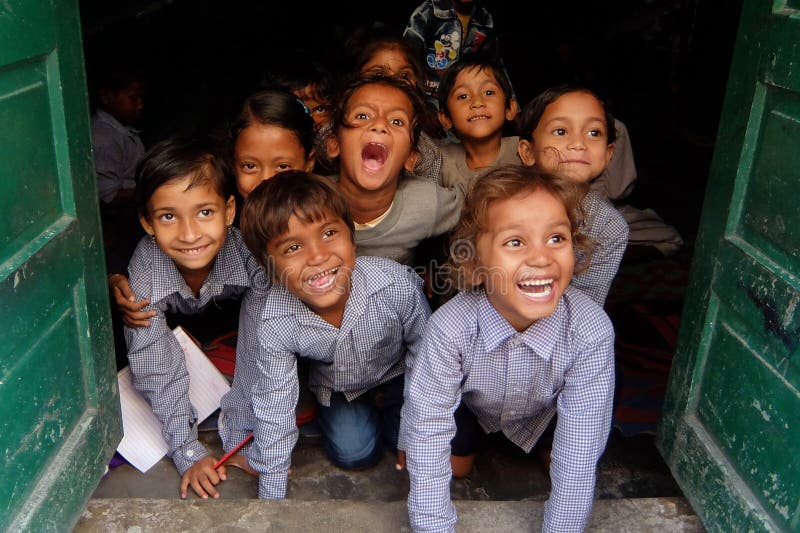 Niños Sonrientes En Escuela India Local Imagen de archivo editorial ...