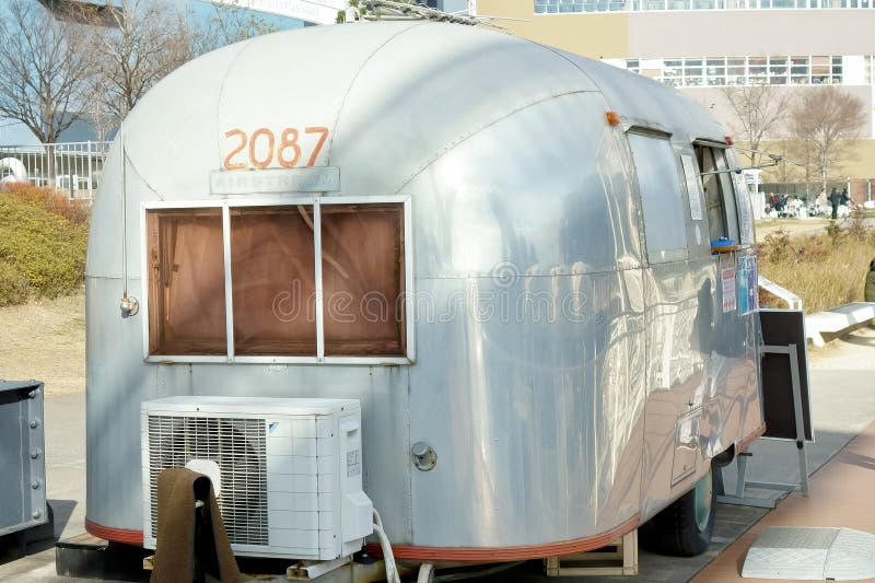 A Nice Camper Back in the Retro Editorial Stock Photo - Image of ...