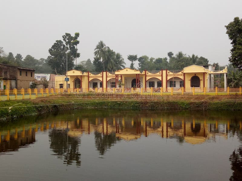 Nice design house editorial photography. Image of ponnd - 167577482