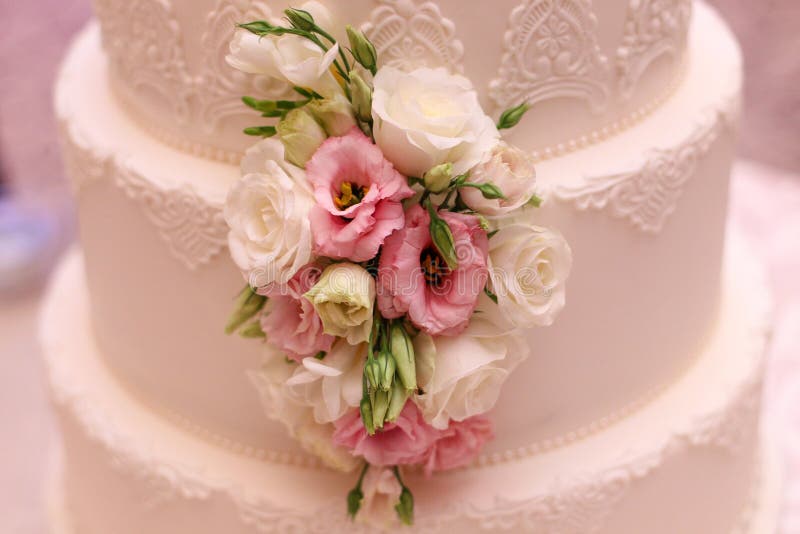 Nice flowers on cake stock image. Image of plant, details - 99430841