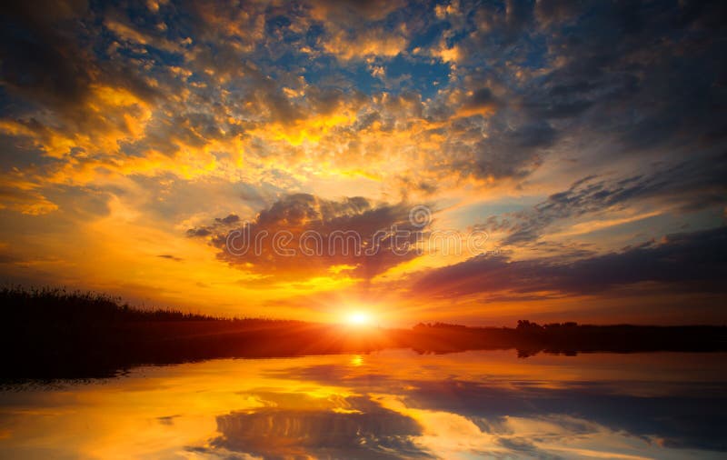 Nice sunset on lake stock image. Image of lake, sunshine - 122113043