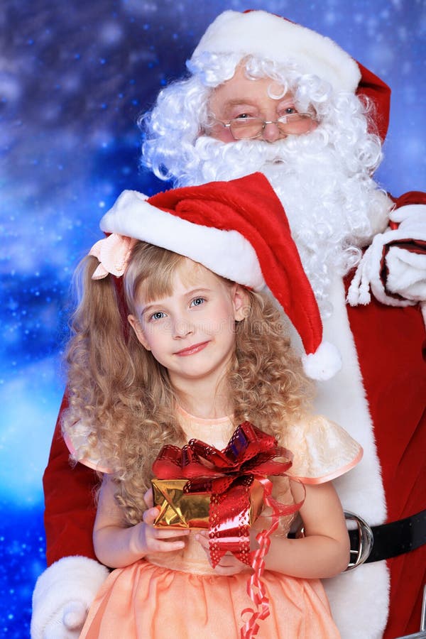 Nicholas e uma menina foto de stock. Imagem de neve, dezembro - 12140826