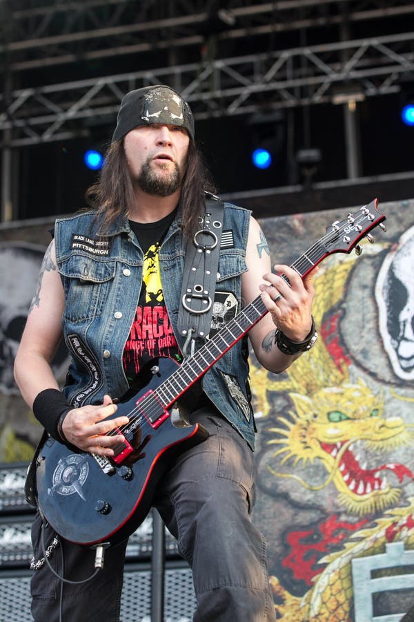 Nick Catanese editorial photography. Image of greenfest - 28231962