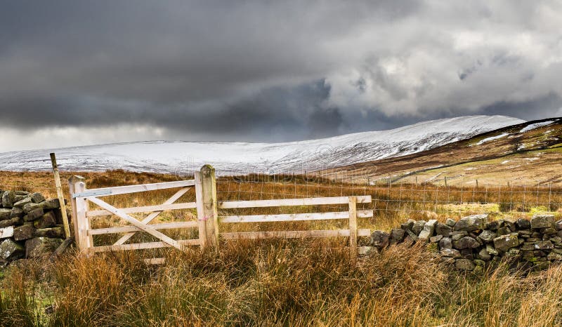 Great Whernside Mountain in Winter Stock Image - Image of dales, bench ...