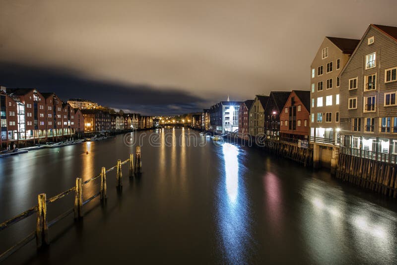 Nidelva river in the night editorial photography. Image of beauty ...