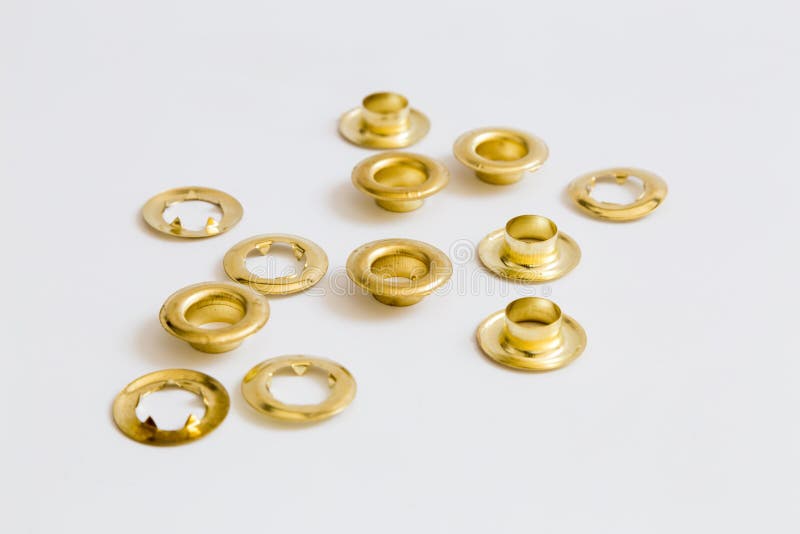 Nieten Auf Hellem Hintergrund Als Ausschnitt Stockfoto - Bild von öse ...