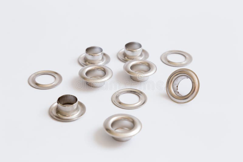 Nieten Auf Hellem Hintergrund Als Ausschnitt Stockfoto - Bild von öse ...