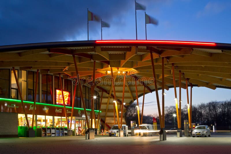 Nieuw Benzinestation in Pesse Redactionele Stock Foto - Image of ...