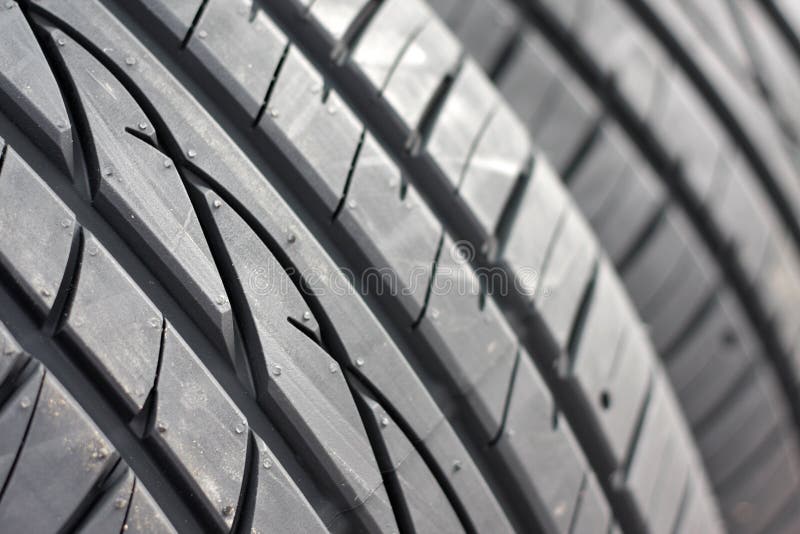Nieuwe autoband stock foto. Image of auto, zomer, materiaal - 14103026