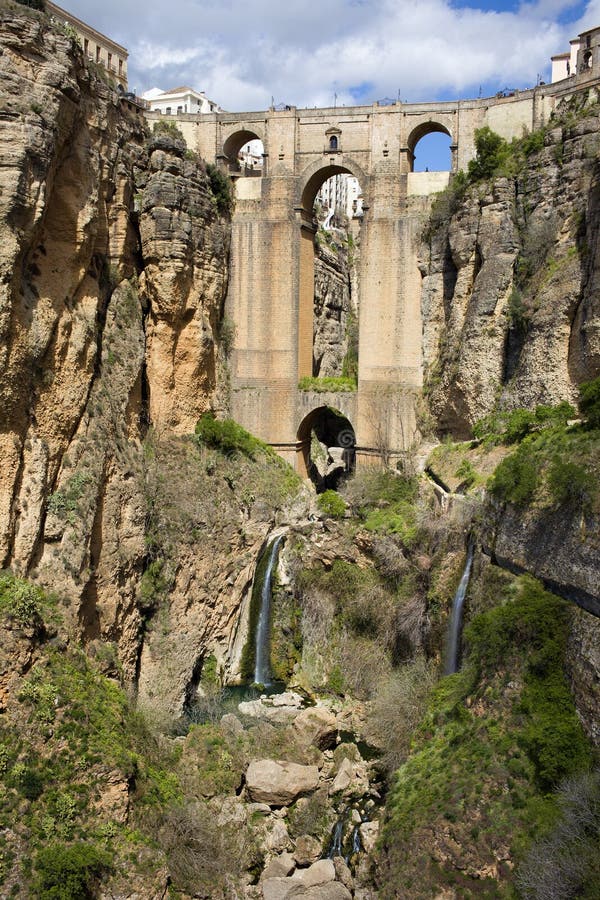 Nieuwe Brug in Ronda stock afbeelding. Image of steen - 25402869