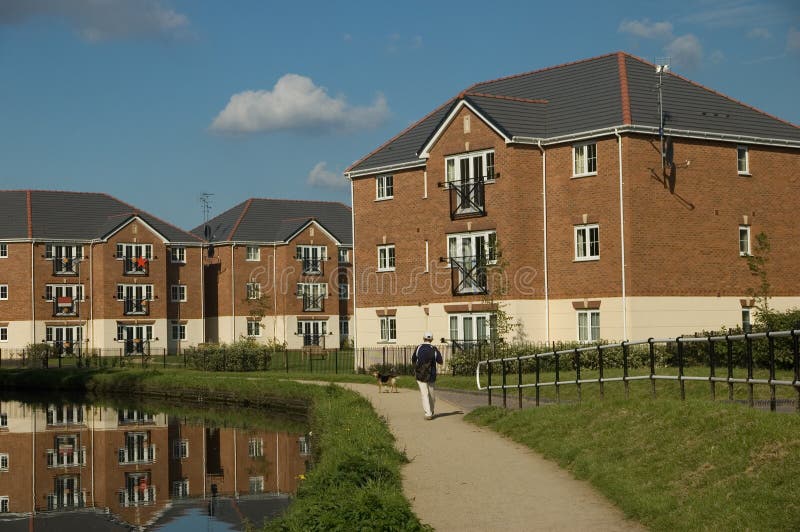 Rij Van Nieuwe Huizen of Huizen Stock Foto - Image of bestrating ...