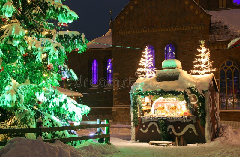 Nieve en Riga imagen de archivo. Imagen de mercado, adornado - 28163953