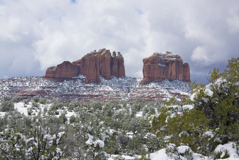 Nieve en Sedona, AZ imagen de archivo. Imagen de nubes - 23941601
