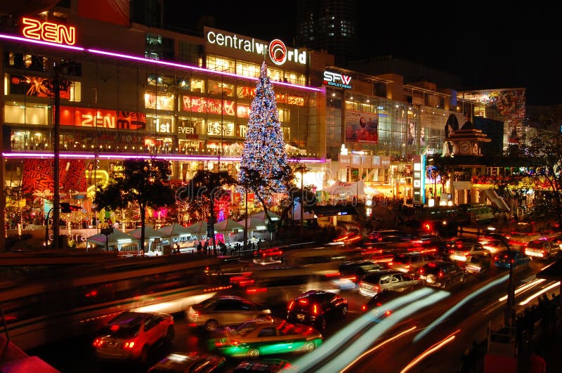 Crowded Traffic with Public Transport Auto Rickshaw and Fruit Stall ...