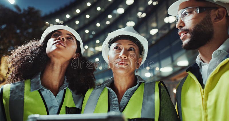 Night, Engineering and People with Tablet, Cooperation and Conversation ...