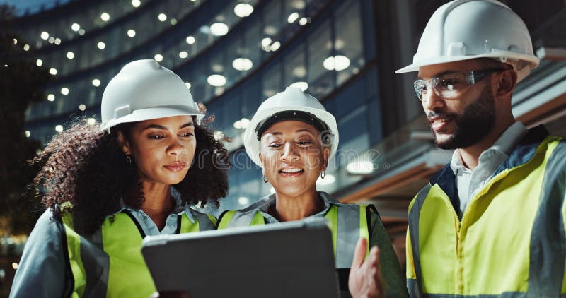 Night, Engineering and People with Tablet, Discussion and Cooperation ...