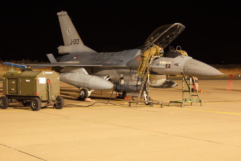 Night Flight Exercise F-16 Fighting Falcon Editorial Stock Image ...