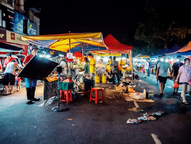Night flea market editorial stock image. Image of taiwan - 116157069