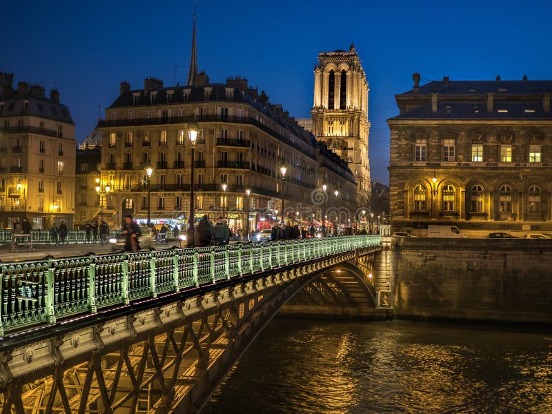 Night in Paris editorial photography. Image of seine - 87282527