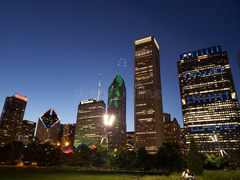 Chicago Downtown Night Scene Editorial Photography - Image of chicago ...