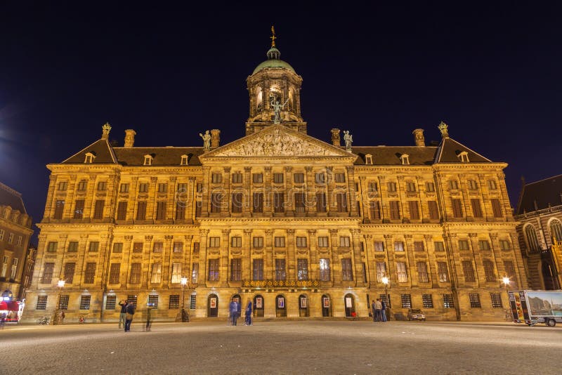 Night Shot of Royal Palace at Dam Square Editorial Photography - Image ...