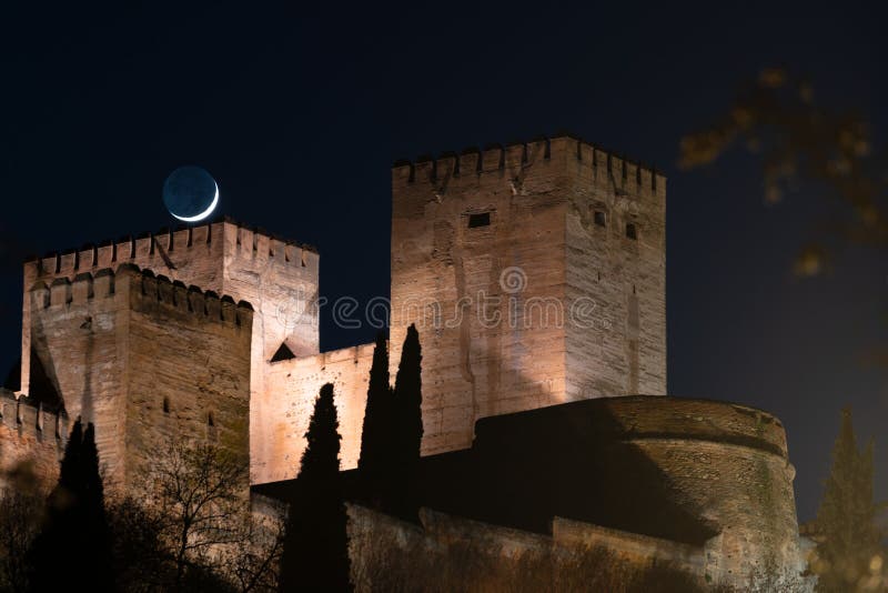 Night View of the Alhambra with the Moon in the Background Editorial ...