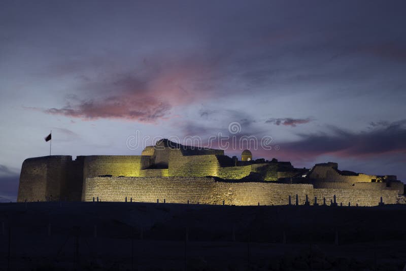 Night view of Bahrain Fort stock image. Image of khalifa - 221019649