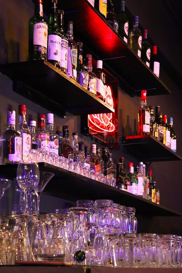 Night View of a Bar Counter Editorial Photo - Image of night, drink ...