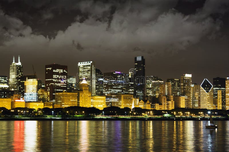 Chicago City Skyline at Night Stock Image - Image of dramatic ...