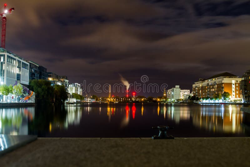 Night View of Dublin, Ireland with Water Reflections Editorial Stock ...