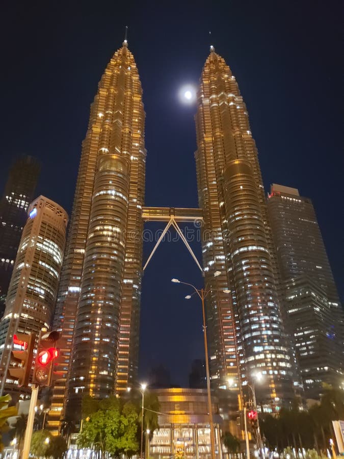 Night View of KLCC Twin Tower Stock Image - Image of view, night: 252816985