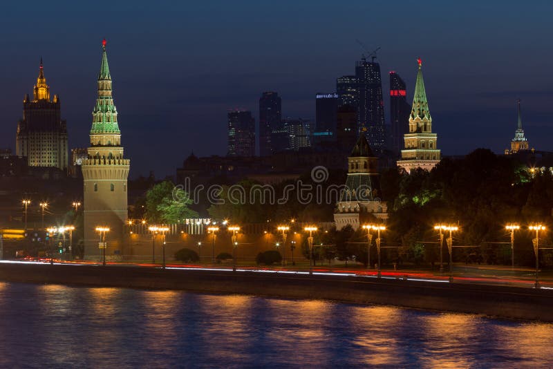 Night View on Kremlin Castle in Moscow, Russia Editorial Photography ...