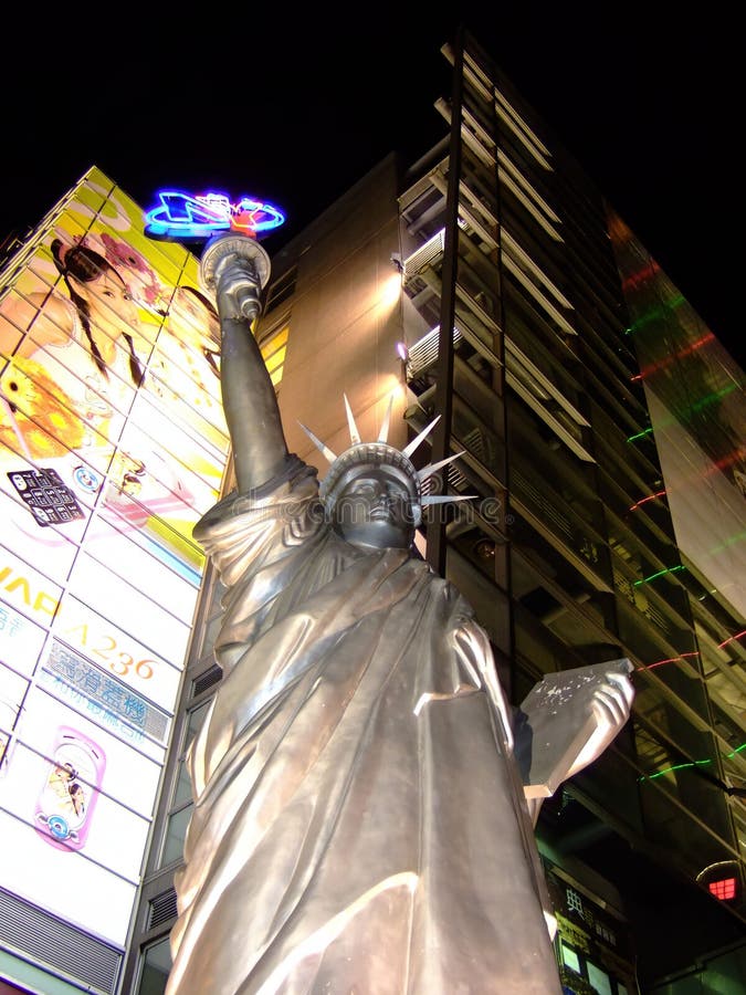 Night View of a Liberty Statue Outside of a Shopping Mall Editorial ...