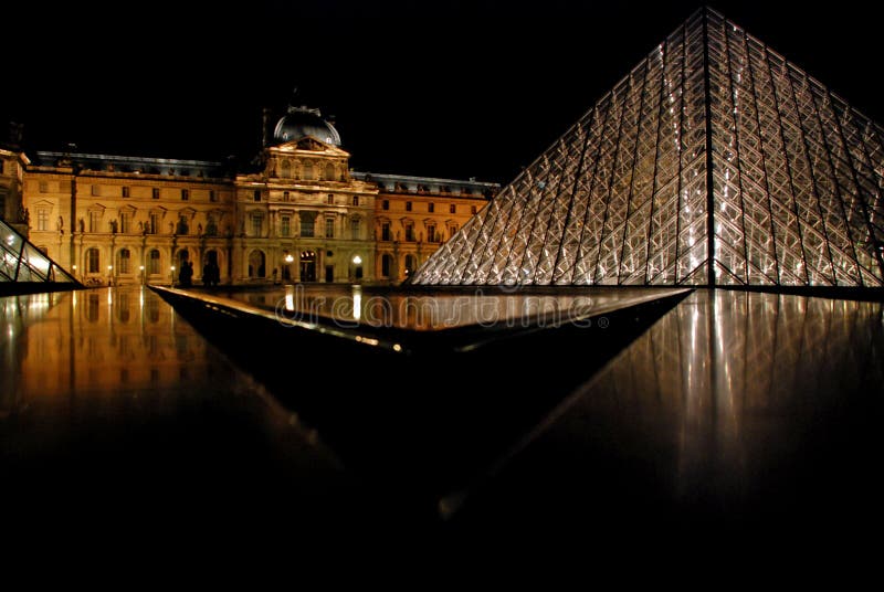 Night view of Louvre editorial photo. Image of seine - 60336761