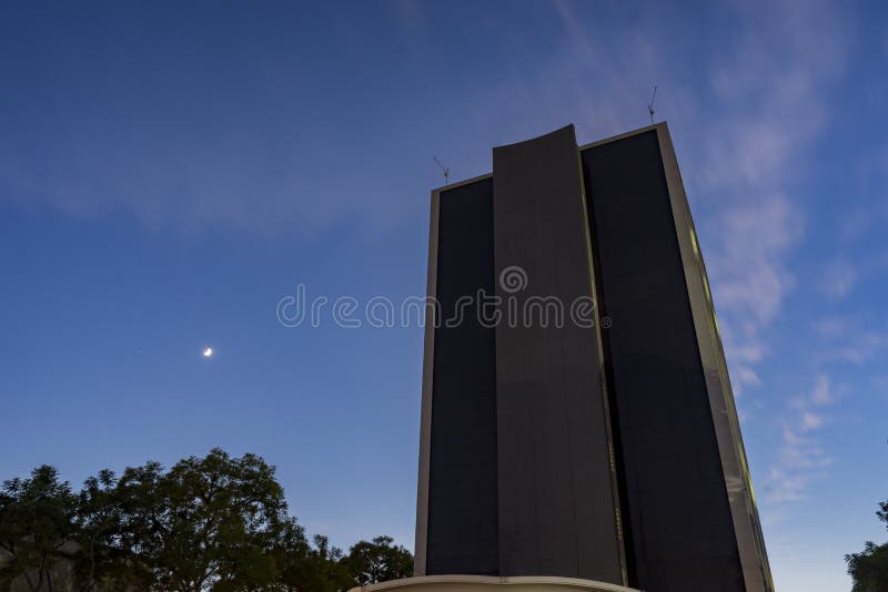 Night View of the Millikan Library in Caltech Editorial Image - Image ...