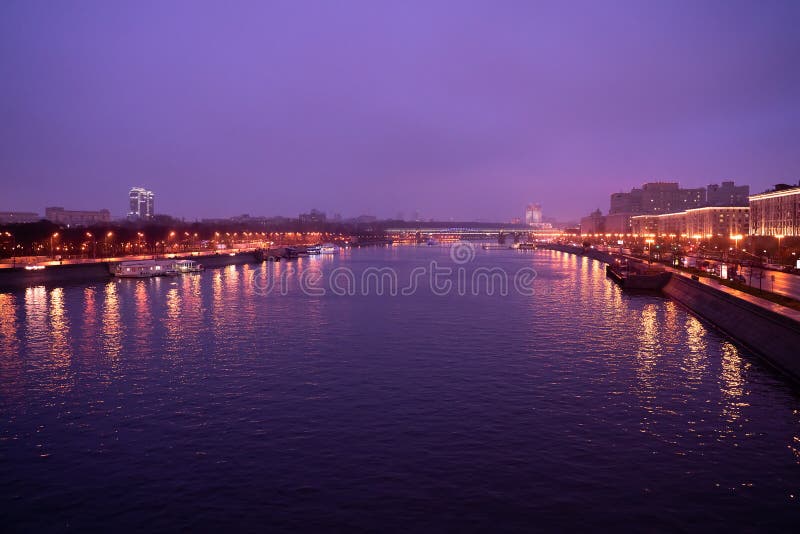 Night view of Moscow river editorial stock image. Image of streetlight ...