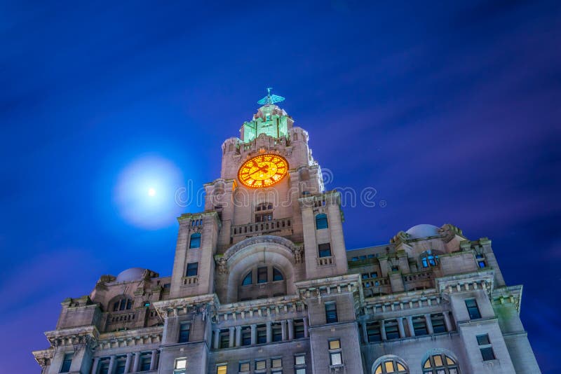 Night View of the Royal Liver Building in Liverpool, England Stock ...