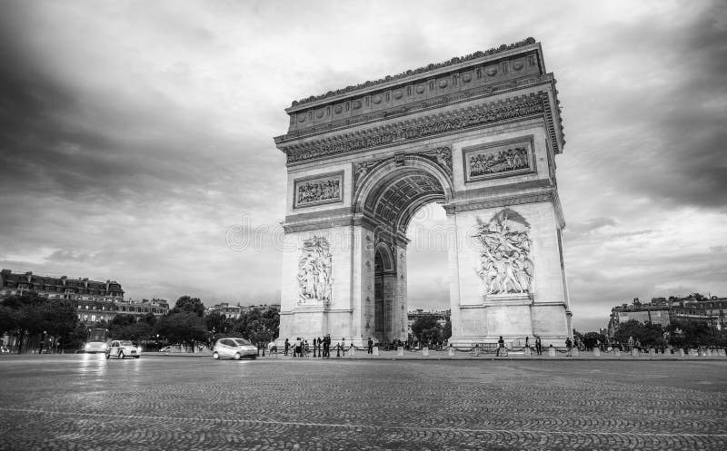 Night View of Triumph Arch and Etoile Roundabout in Paris, France ...