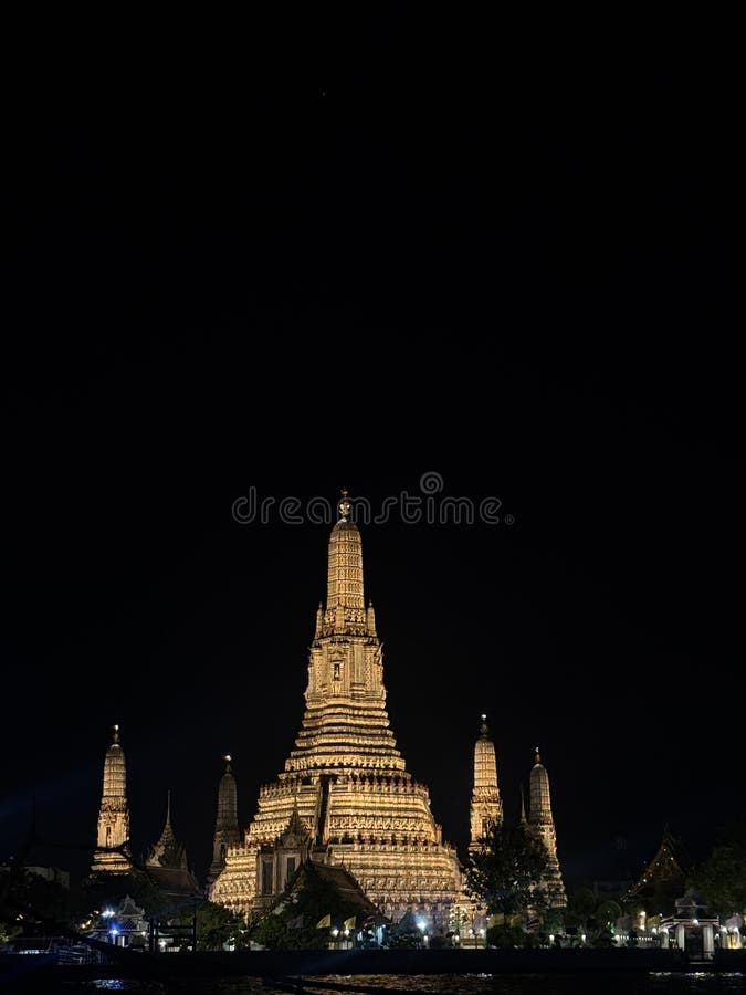 Night view of Wat Arun stock image. Image of bangkok - 375626855