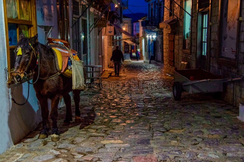 Hydra - Greece nightview editorial photo. Image of village - 138927916