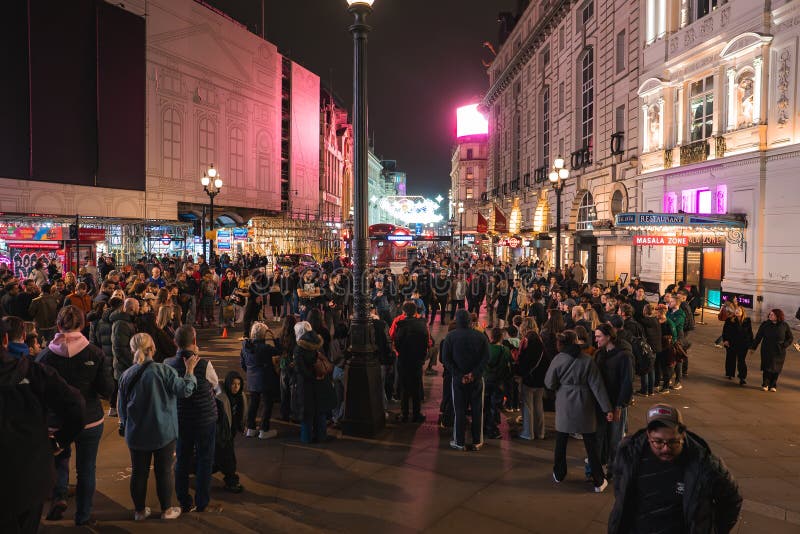 Nighttime Scene at Piccadilly Circus with Crowds and Double Decker ...
