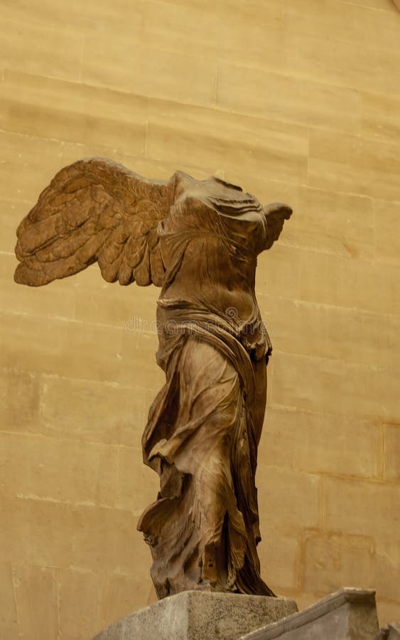 Nike, Winged Victory of Samothrace Editorial Photo - Image of atrium ...