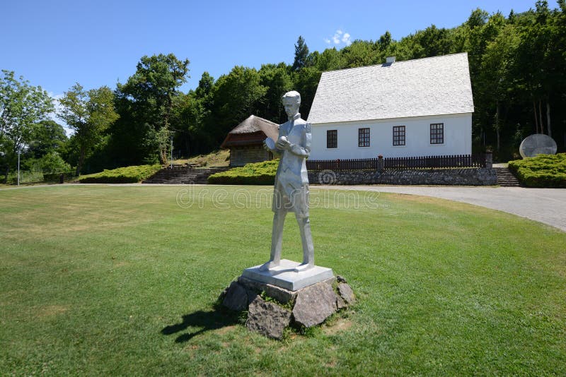 Nikola Tesla-Geburtshaus, Smiljan Stockbild - Bild von tourist, kapelle ...